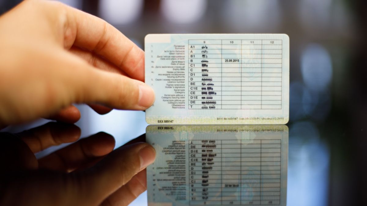 International delivery of driver's licenses